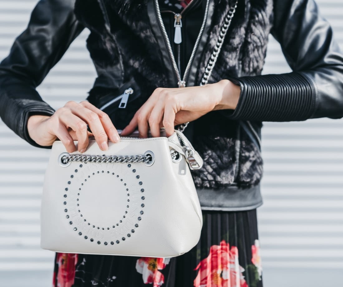 GUESS woman | Myslbek